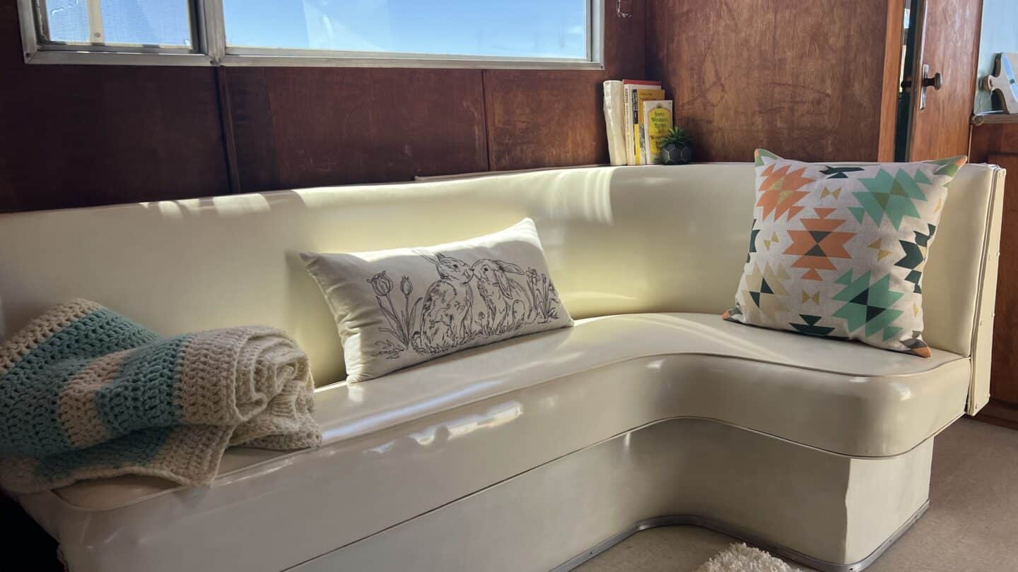 Ivory Color Vinyl & Leather Finish Restores, Seals & Protects